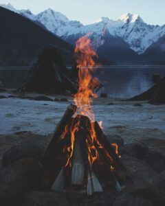 How To Build A Camp Fire Like A Pro In 6 Easy Steps